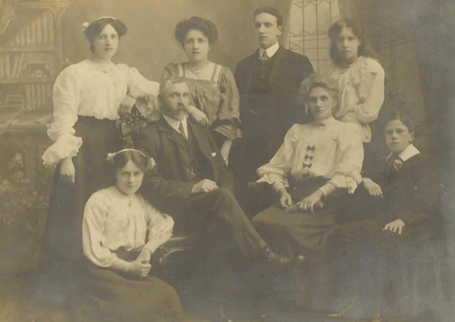 The Rowe Family in Scotland - Rowe Family History